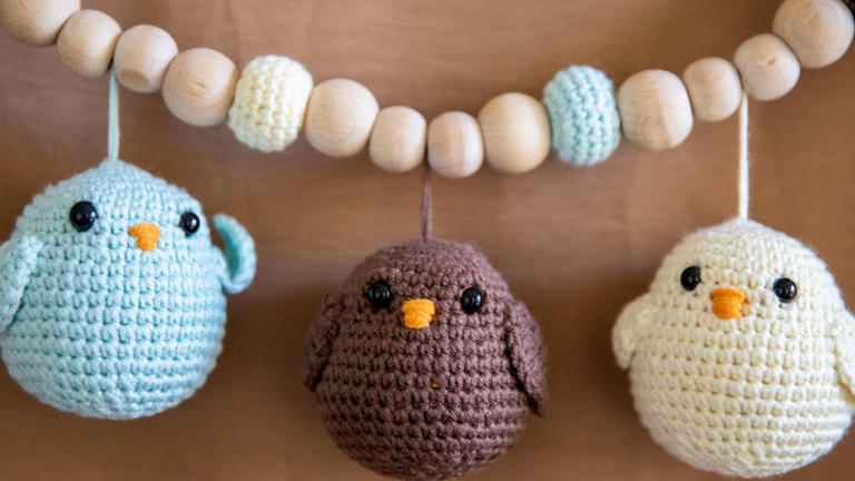 Amigurumi so easy: Dieses Mini-Küken hast du superfix gehäkelt