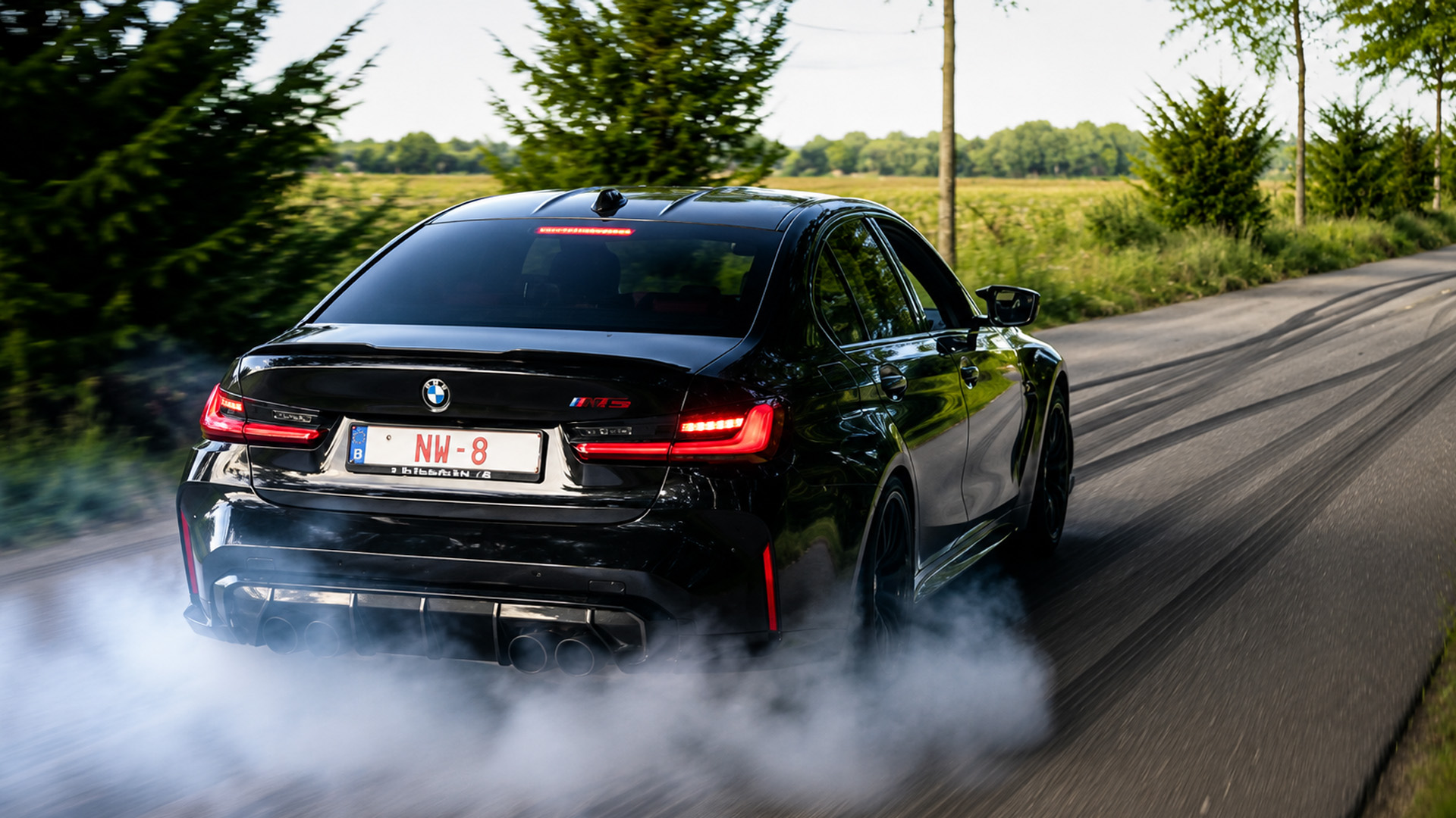 BMW M5 burns tires on public road