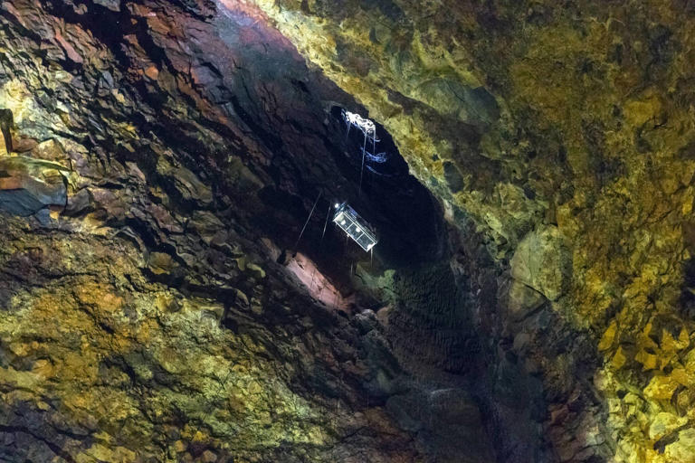 Auf Island kannst du mit einem Fahrstuhl in einen Vulkan fahren
