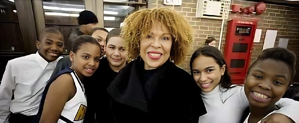 The pulse of entertainment: The Julien’s ‘Roberta Flack no reserve ...