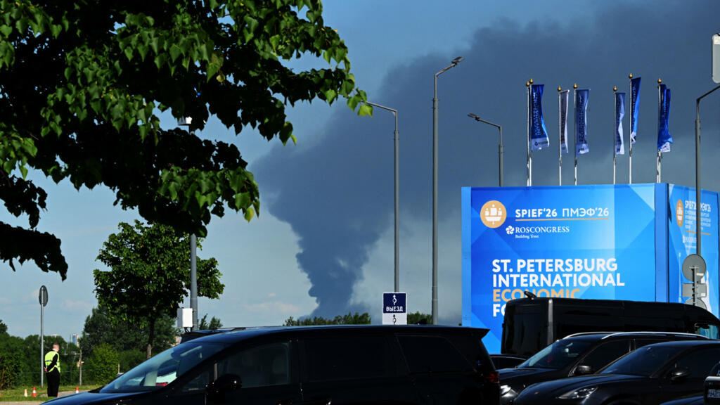 Des drones ukrainiens atteignent Saint-Pétersbourg où s'ouvre un forum ...