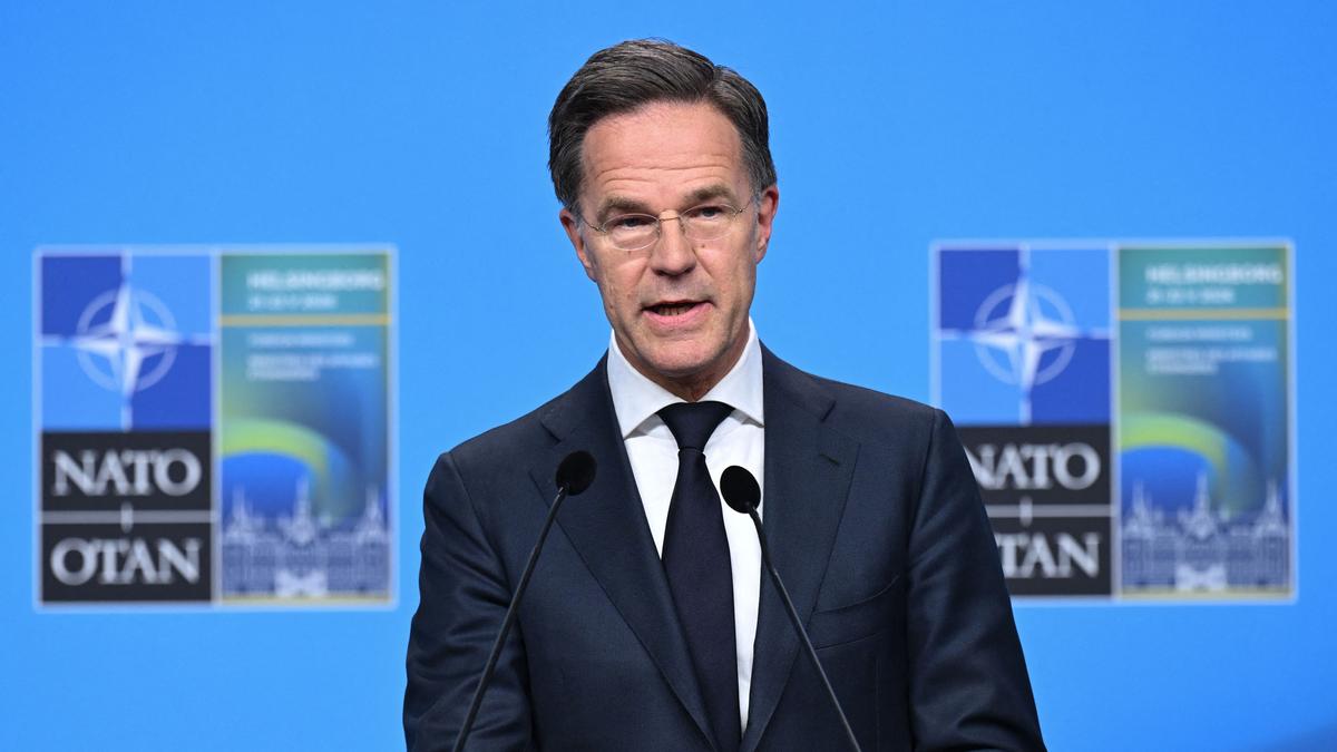 Mark Rutte in Kiew: Generalsekretär Mark Rutte besucht mit NATO ...