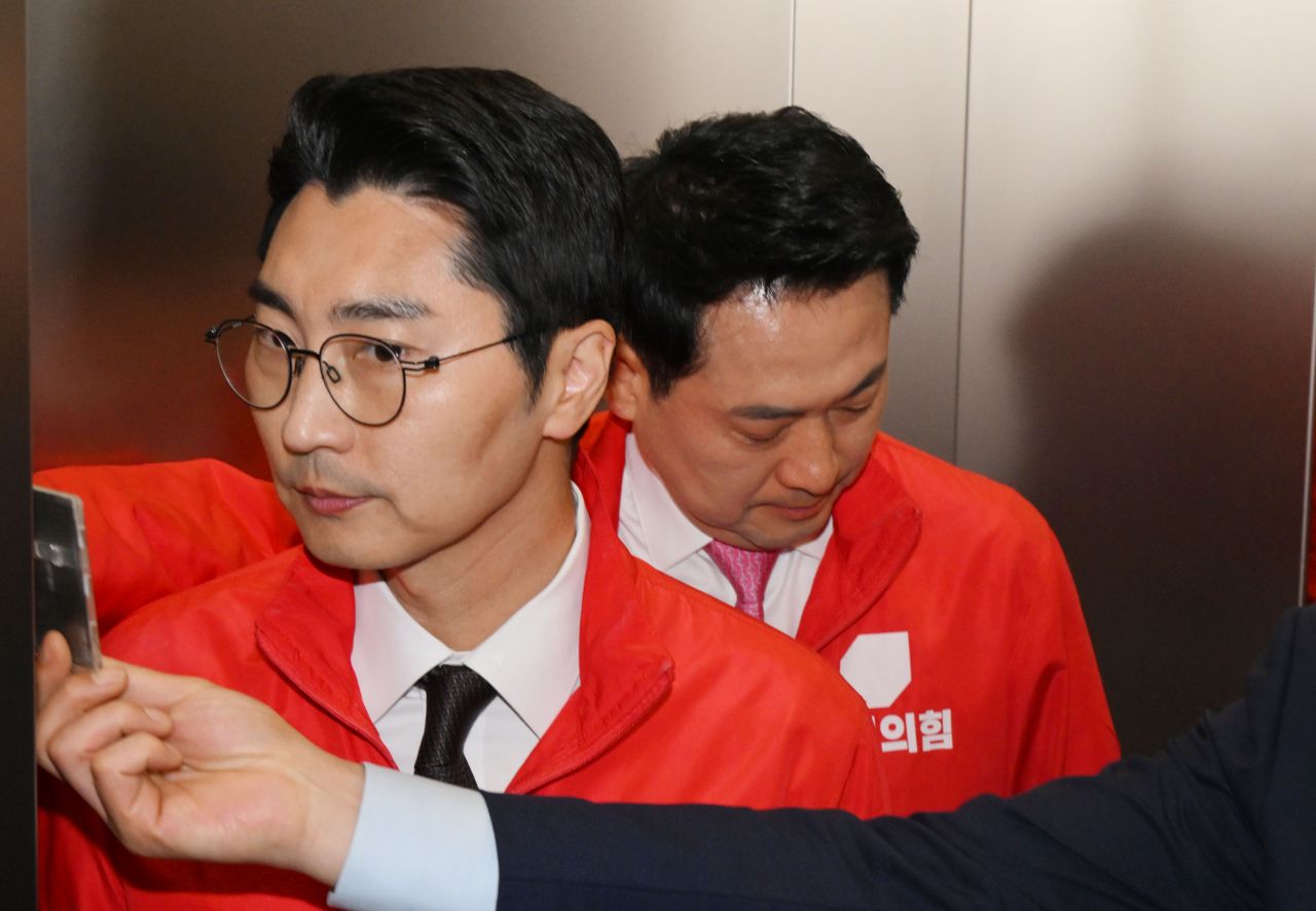 [포토] 개표상황실 떠나는 장동혁 국민의힘 대표