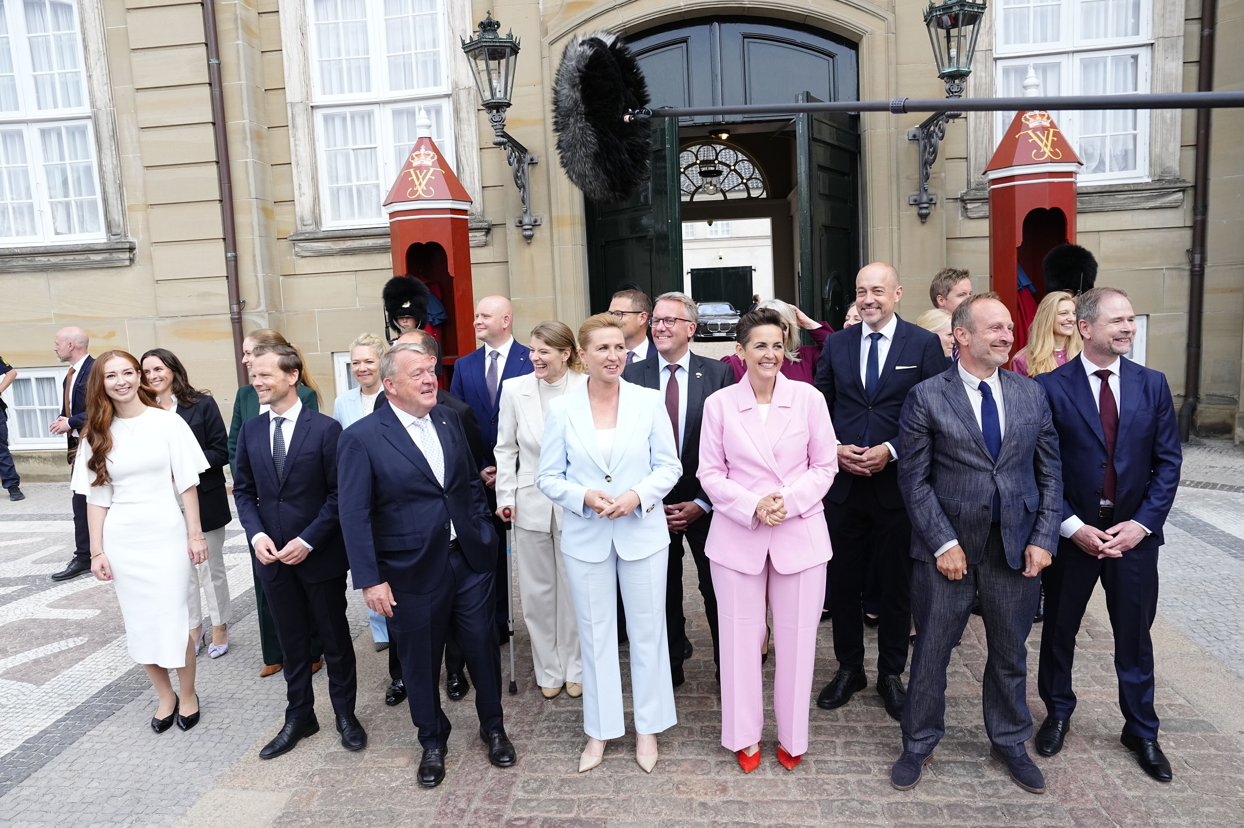 Mette F begrunder ministerbytte med nye opgaver til alle S-ministre