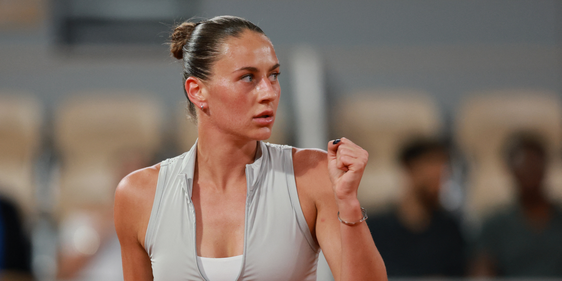 Kostyuk beats Svitolina to reach French Open semifinal