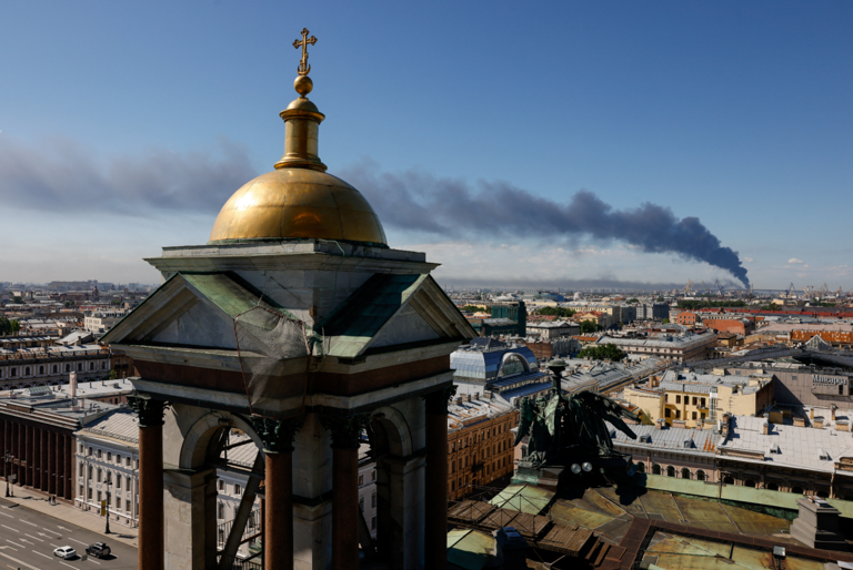 Ukrainian drones strike 1,100 km inside Russia, igniting St. Petersburg ...