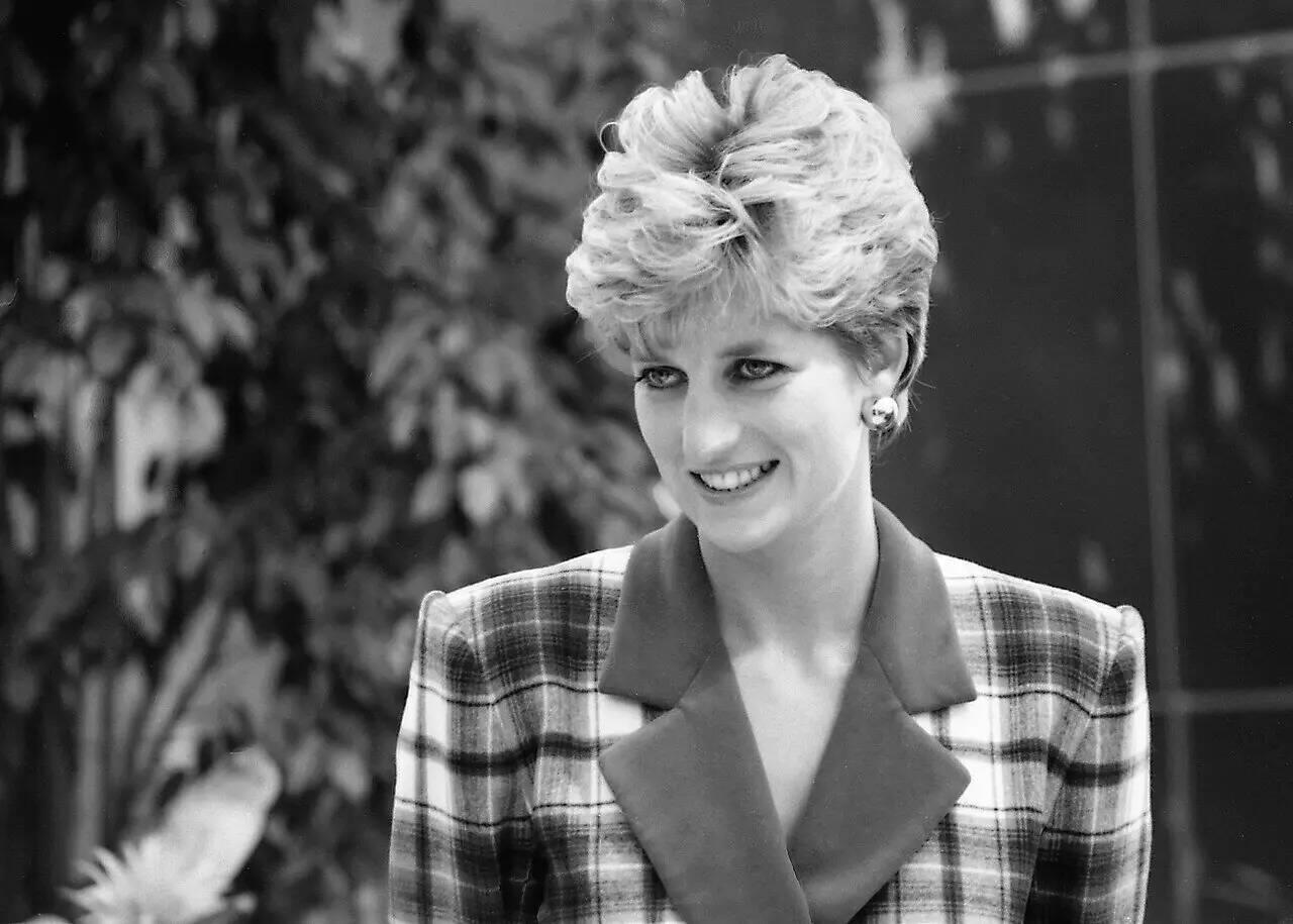 The time Princess Diana sneaked off to dance 'Uptown Girl' on stage at ...