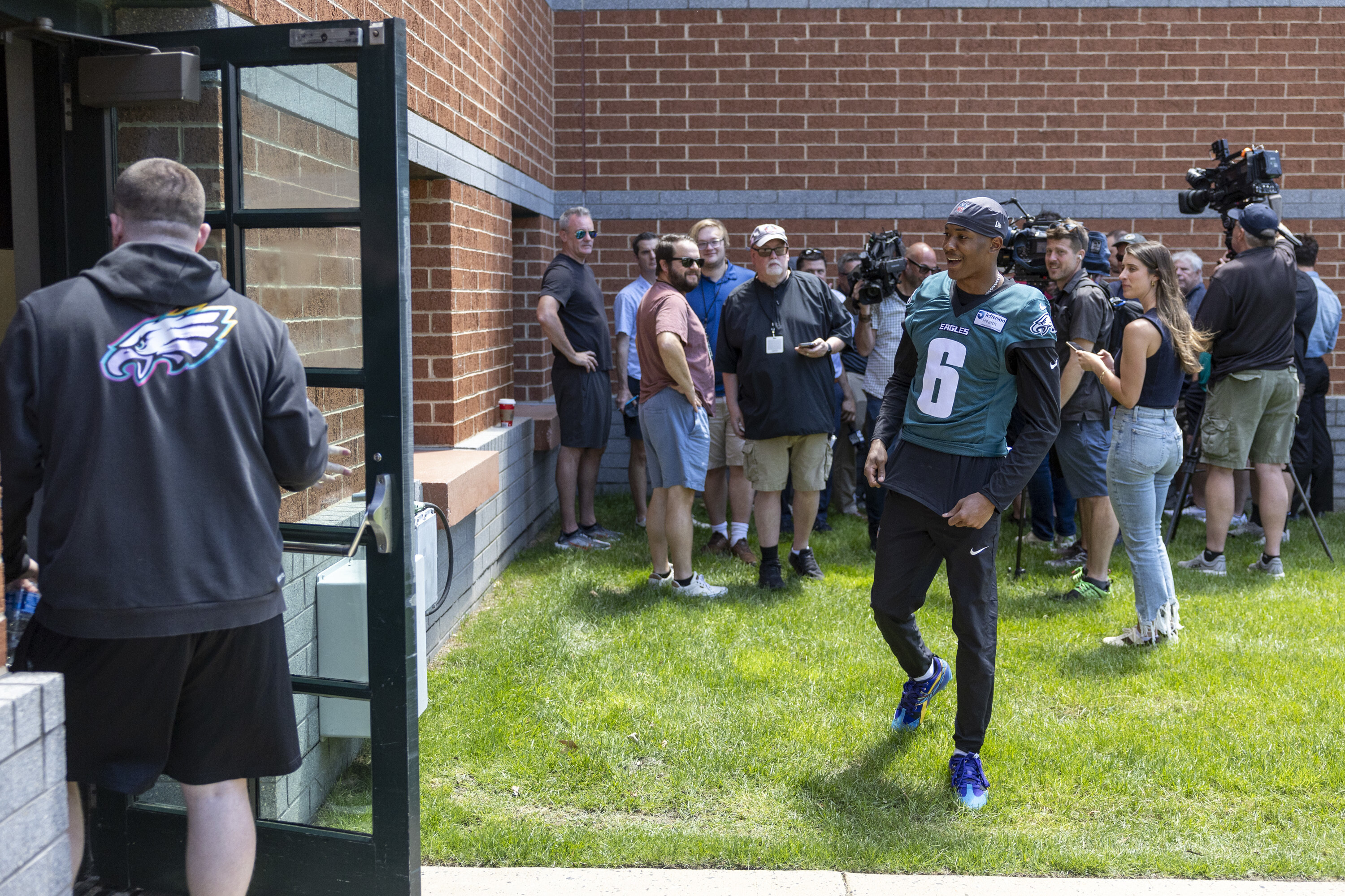 DeVonta Smith, the Eagles’ unquestioned top receiver, is focused on ...