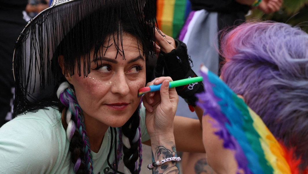 Pride-inspired rainbow nails emerge as summer trendsetter