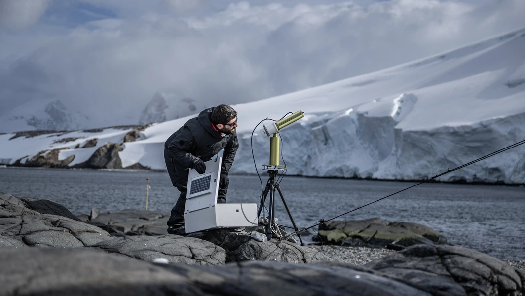 3D mapping shows Antarctic 'sky rivers' drive most snowfall