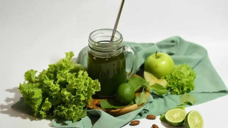 How to use a juicer mixer grinder to make cold pressed veg juice