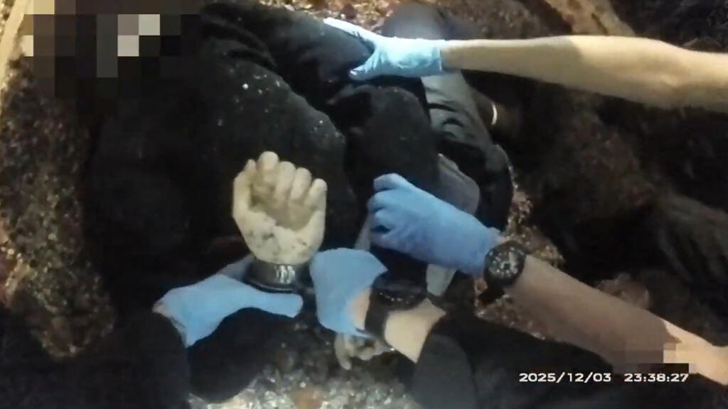 'I can't breathe': Protesters clash with police over handcuffed dying ...