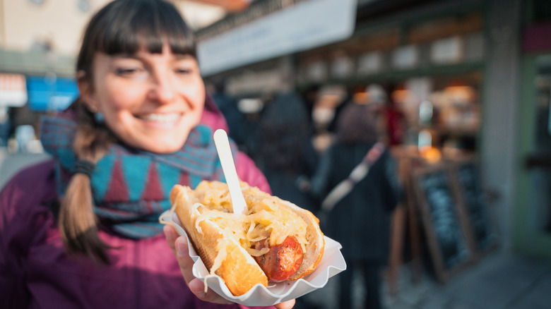 Chicago's 'most notorious hot dog stand' serves unbelievably tasty ...
