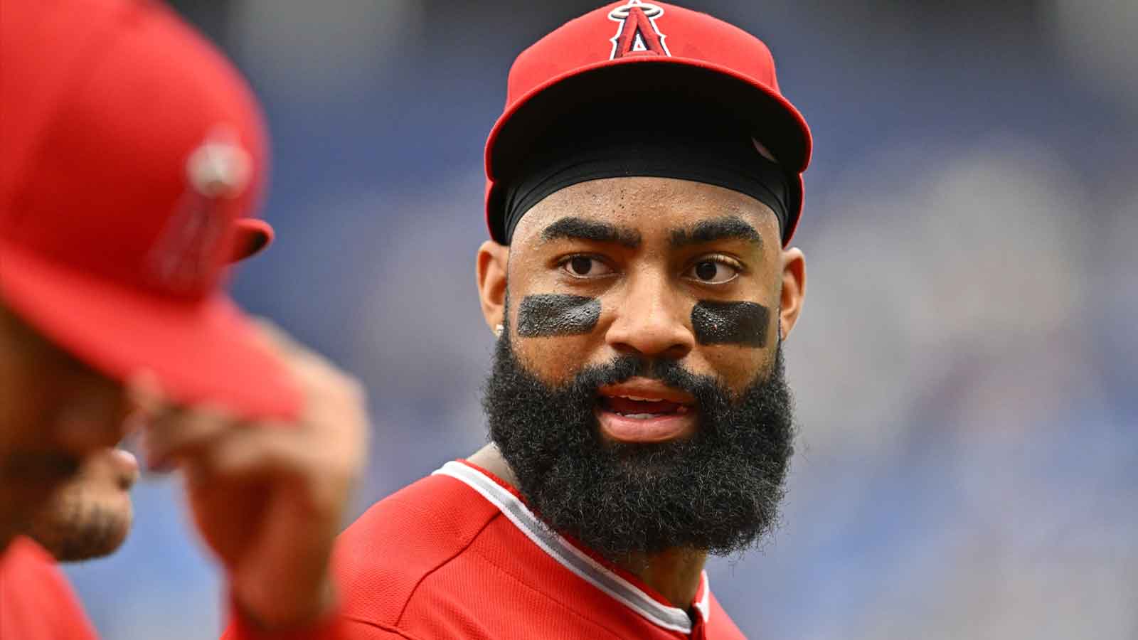 Angels’ Jo Adell suffers all-time embarrassing 'Jose Canseco' blunder