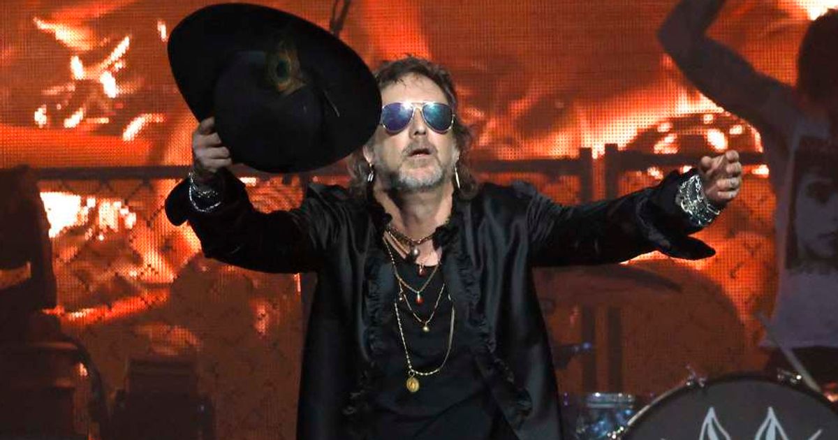 Black Crowes frontman Chris Robinson draws boos after shutting down ...