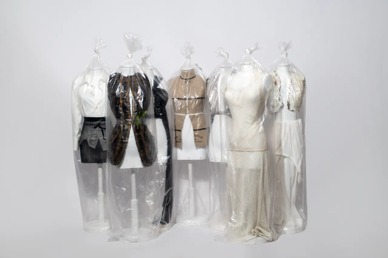 Porte aperte all’archivio di Margiela: oltre 200 pezzi all’asta