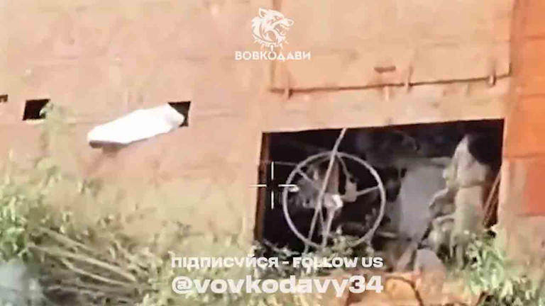 Ukrainian drones destroy improvised Russian vehicle during offensive in ...