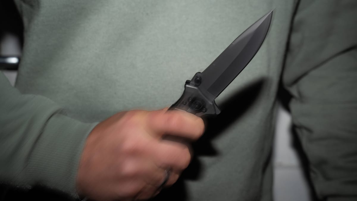 Mann in Dresden bestohlen und mit Messer bedroht