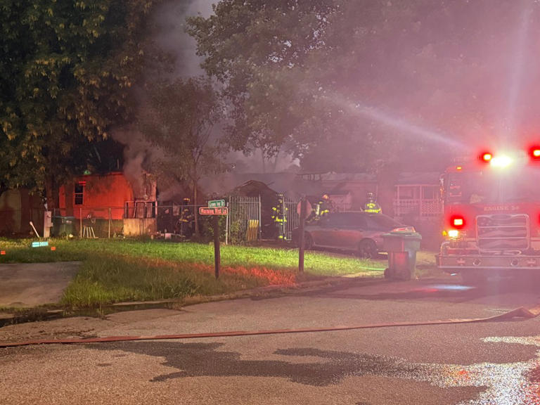 Memphis mobile home fire displaces 5 people