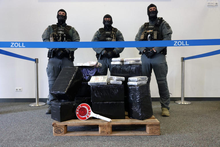 Germany seizes tons of cocaine and suspects are arrested in Spain