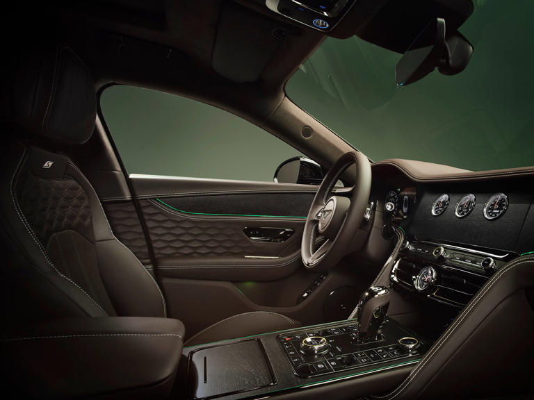 New Bentley Flying Spur brings back a classic face with supercar pace