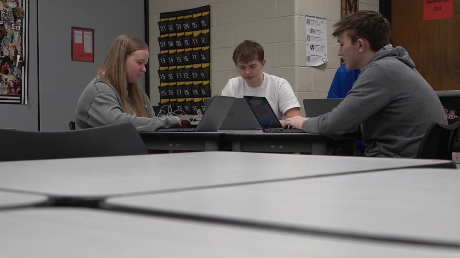 Knox County Schools examines technology policy for elementary students