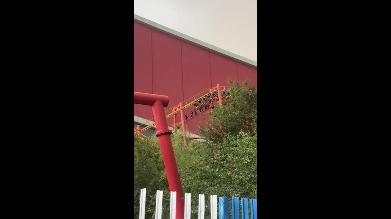 Rollercoaster suspended as severe sandstorm hits Harbin in China