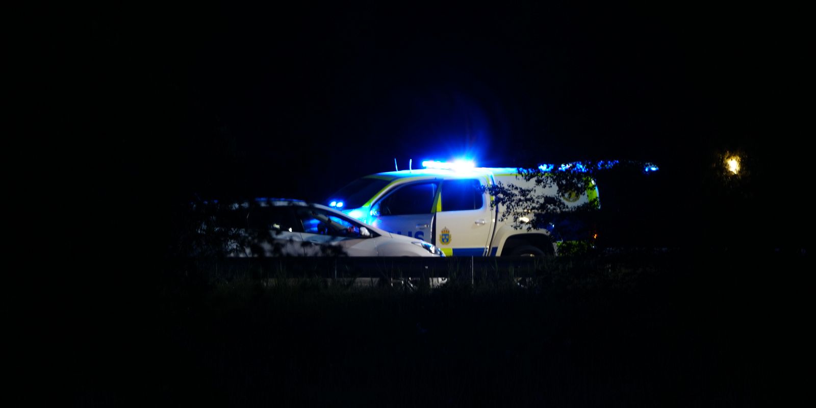 Uppgifter: Mannen skadade sina barn med kniv i bilen