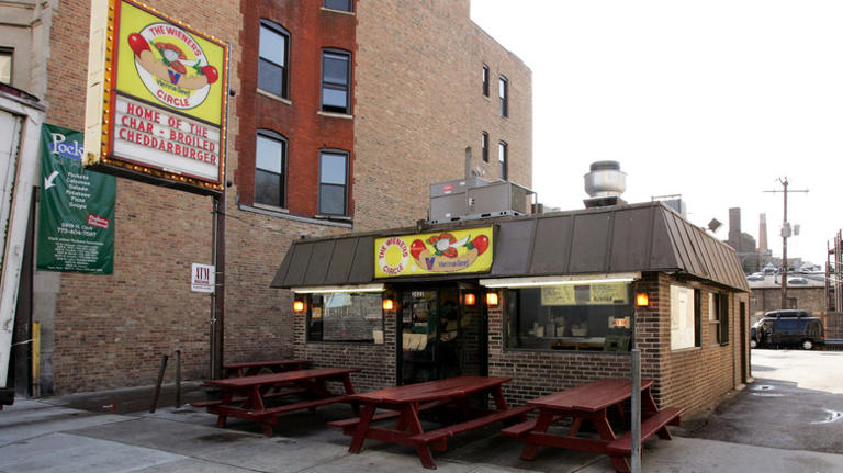 Chicago's 'most notorious hot dog stand' serves unbelievably tasty ...