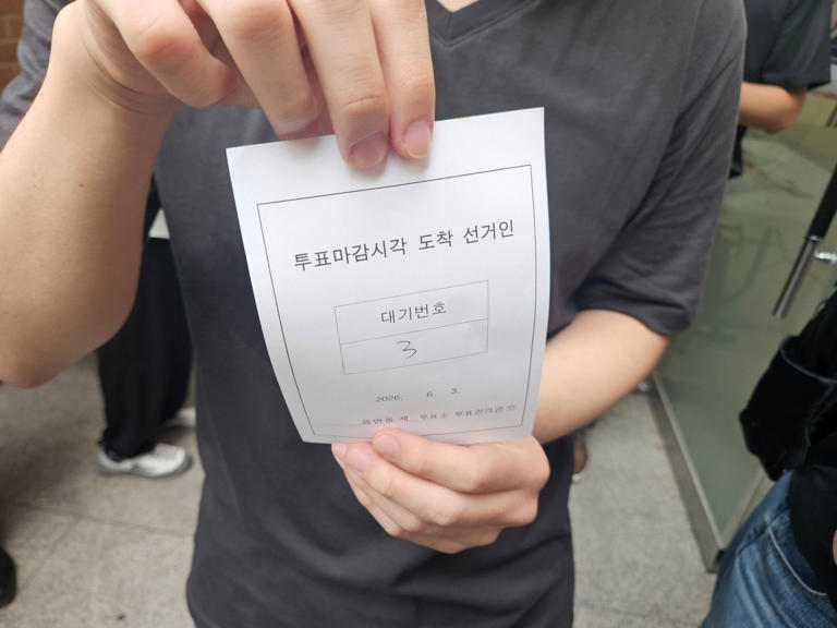 Ballot shortages spark voter protests at Seoul polling stations
