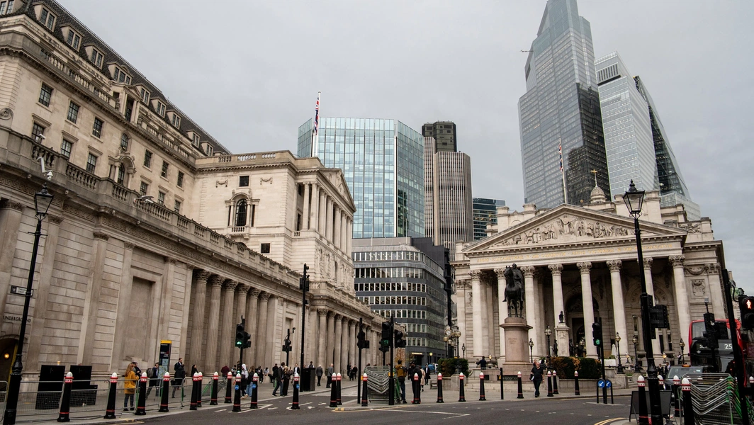 Experts outline £100k savings plans as rates hold steady