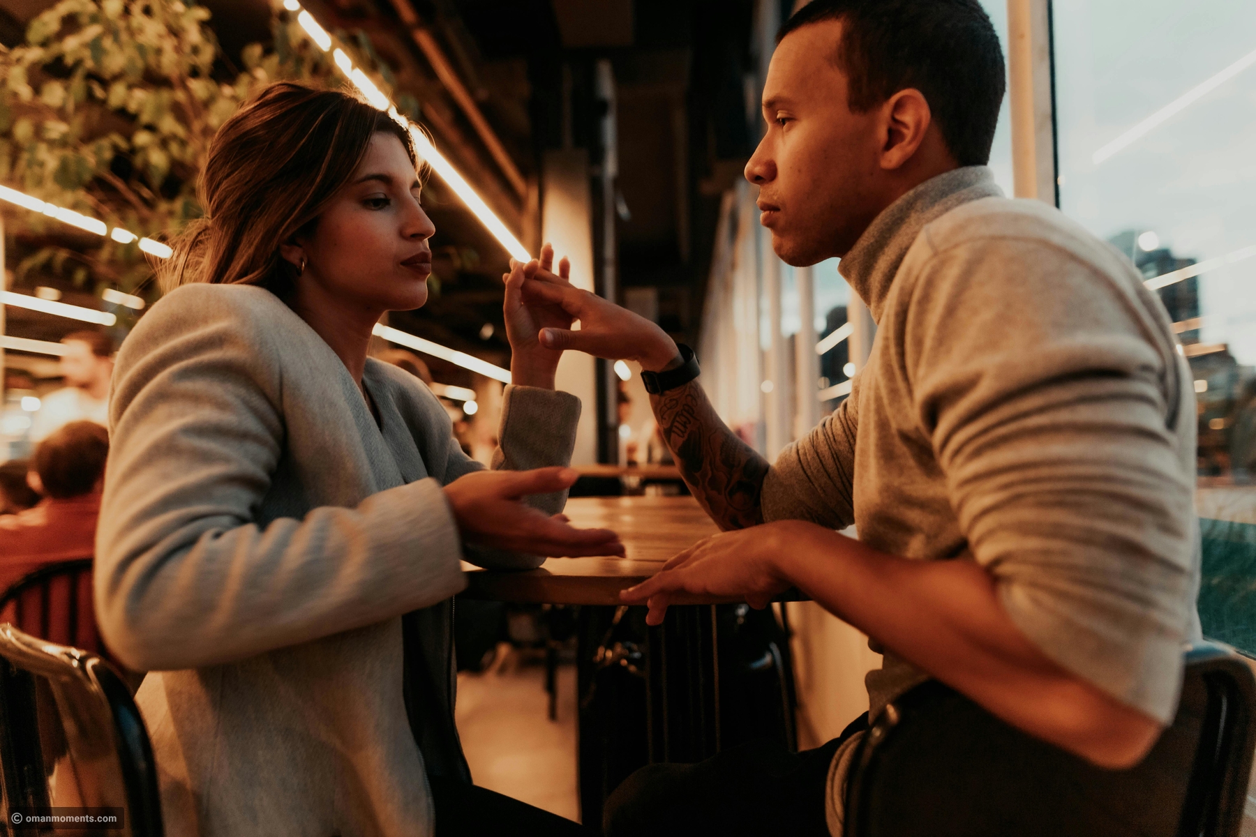 8 clear signs she wants you to make the first move