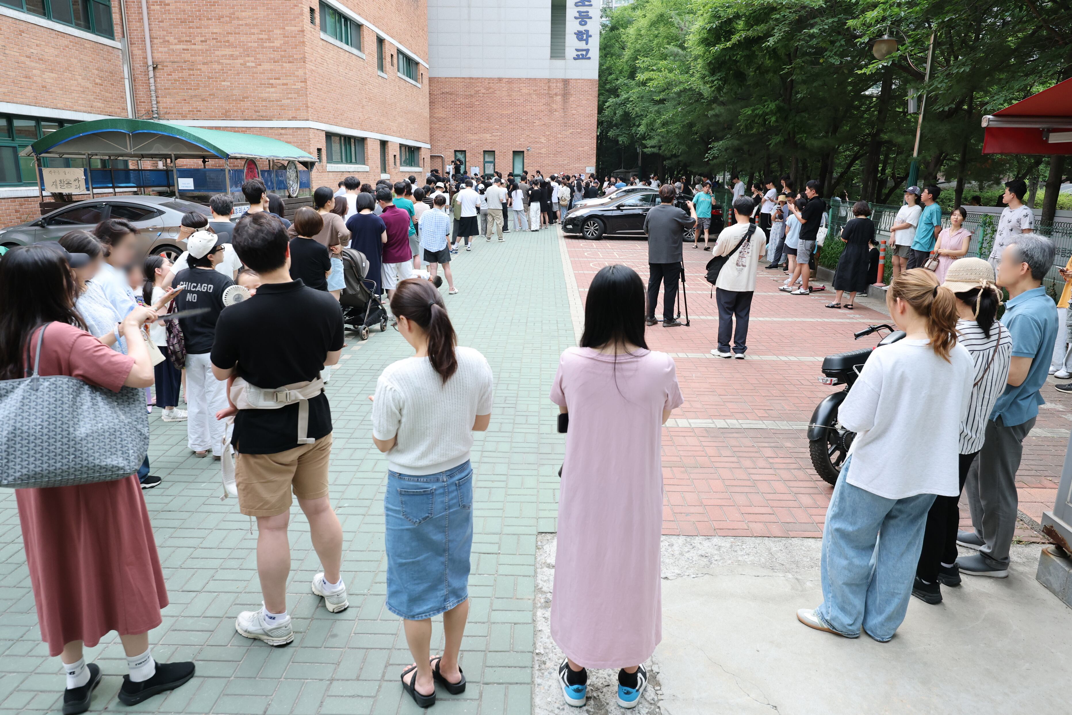 Ballot shortage sparks voter protests in Seoul's Songpa, Gangnam