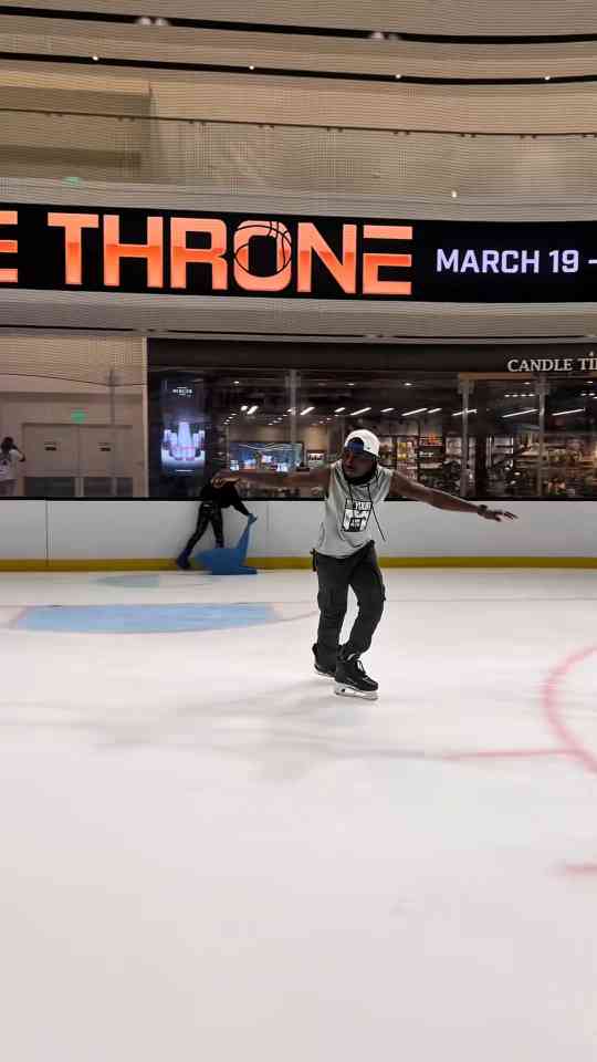 Average waltz jump technique in ice skating