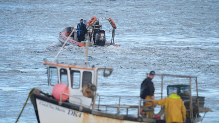 Man’s body recovered in search after boat sinks in Carlingford Lough