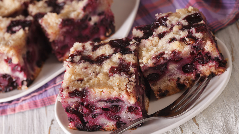 What's the difference between a Betty and buckle dessert?