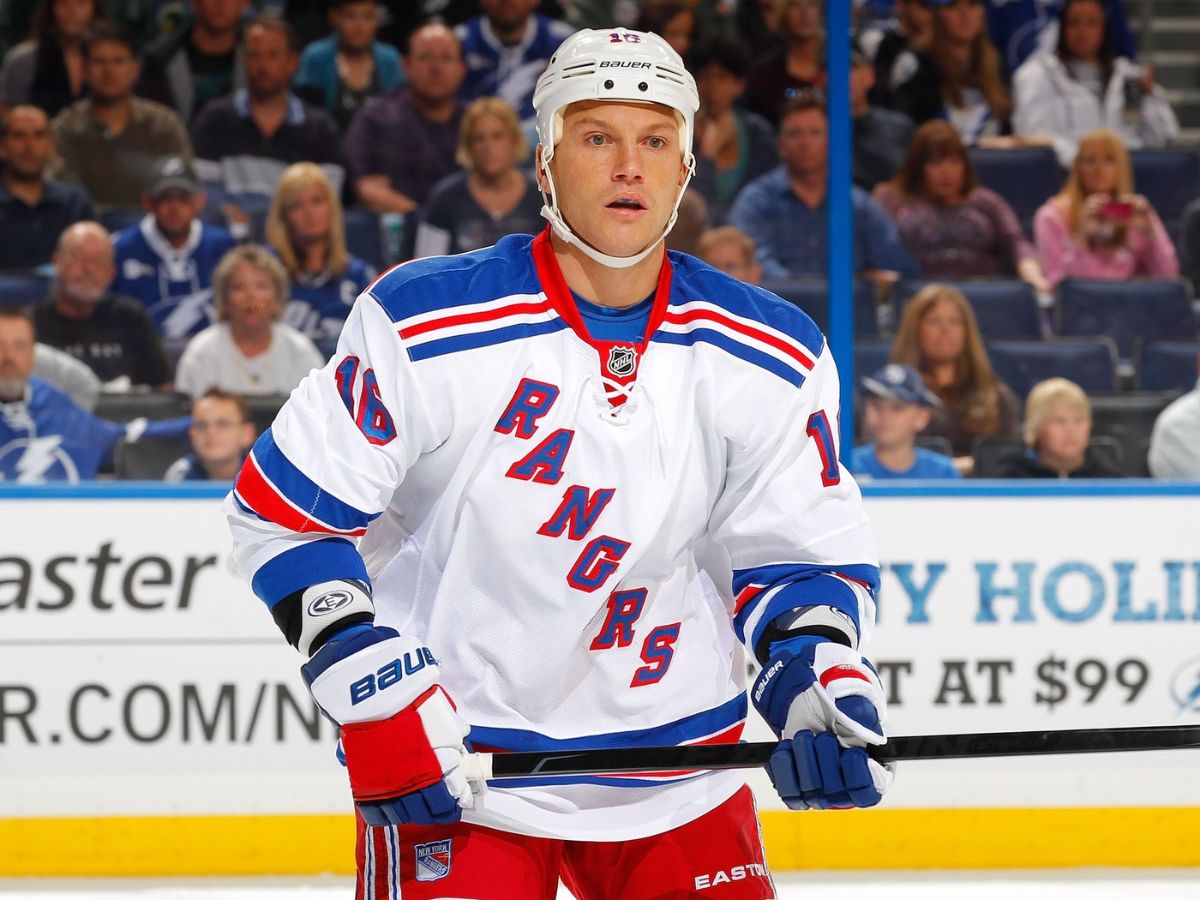Who is Sean Avery? Former NHL star's home becomes scene of shocking ...