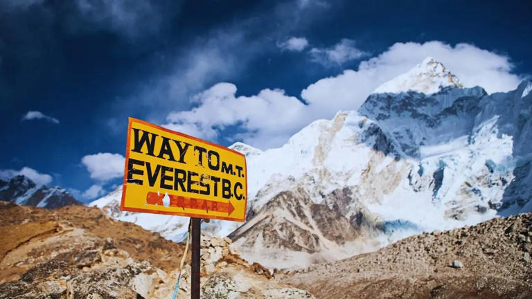 A viral Everest Camp 4 video reveals the truth about a serious problem ...