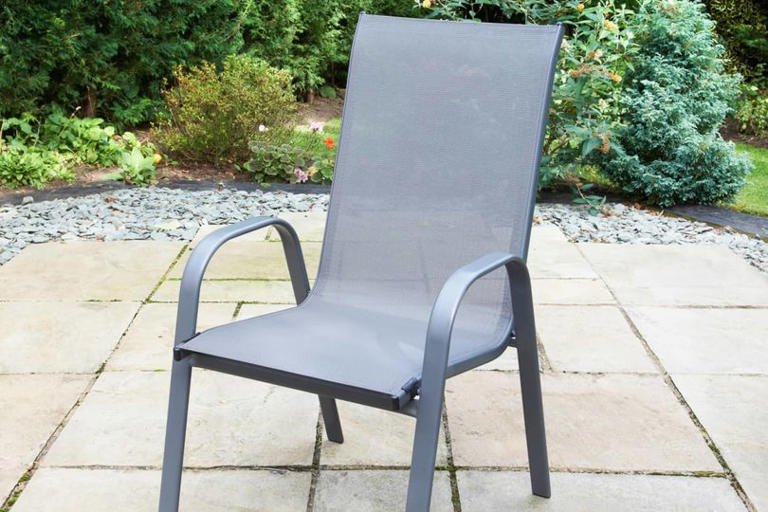 'Relax in comfort' in gardens with B&M £25 buy similar to £84 Homebase set