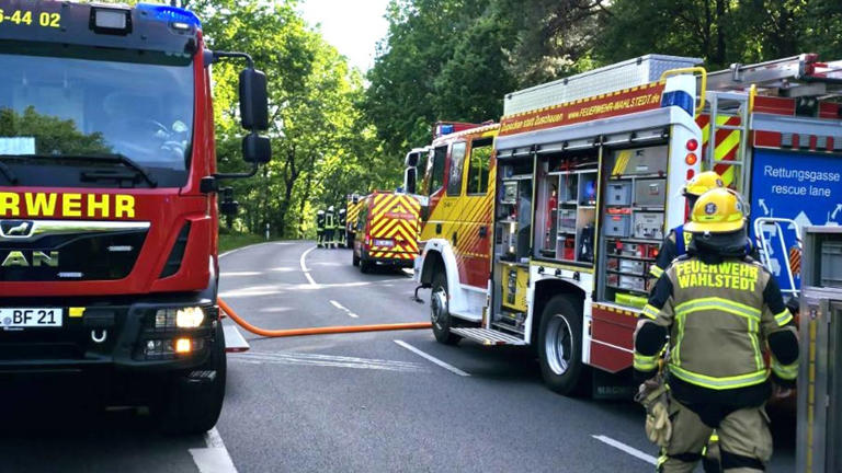 Verkehrsunfall auf der K73 in Wittenborn: Feuerwehr befreit Fahrer und ...