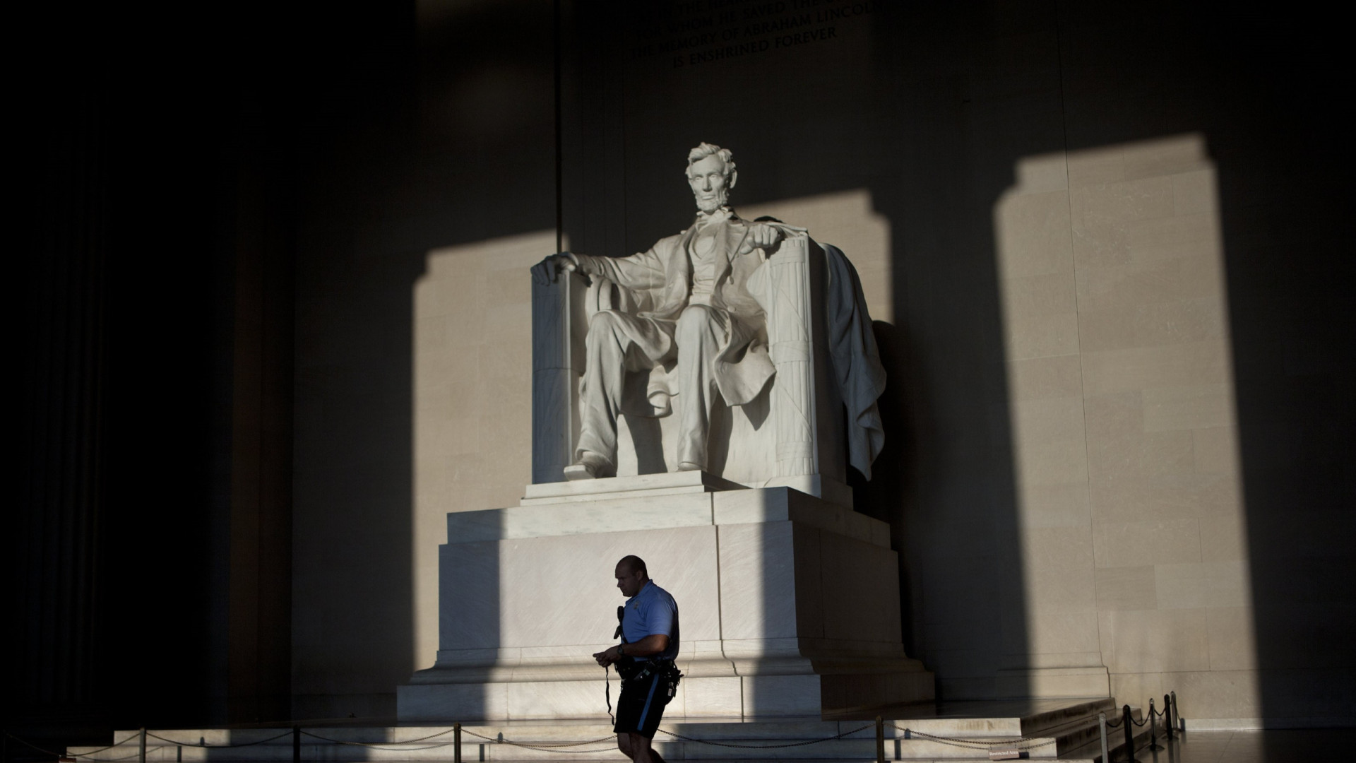 Secret messages hidden in famous statues
