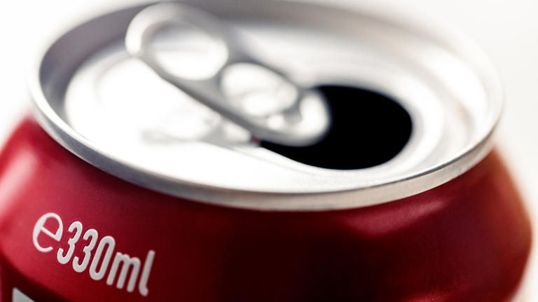 Use this trick to perfectly pour a canned soda into a glass