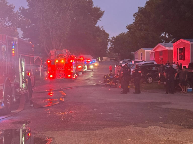 Memphis mobile home fire displaces 5 people