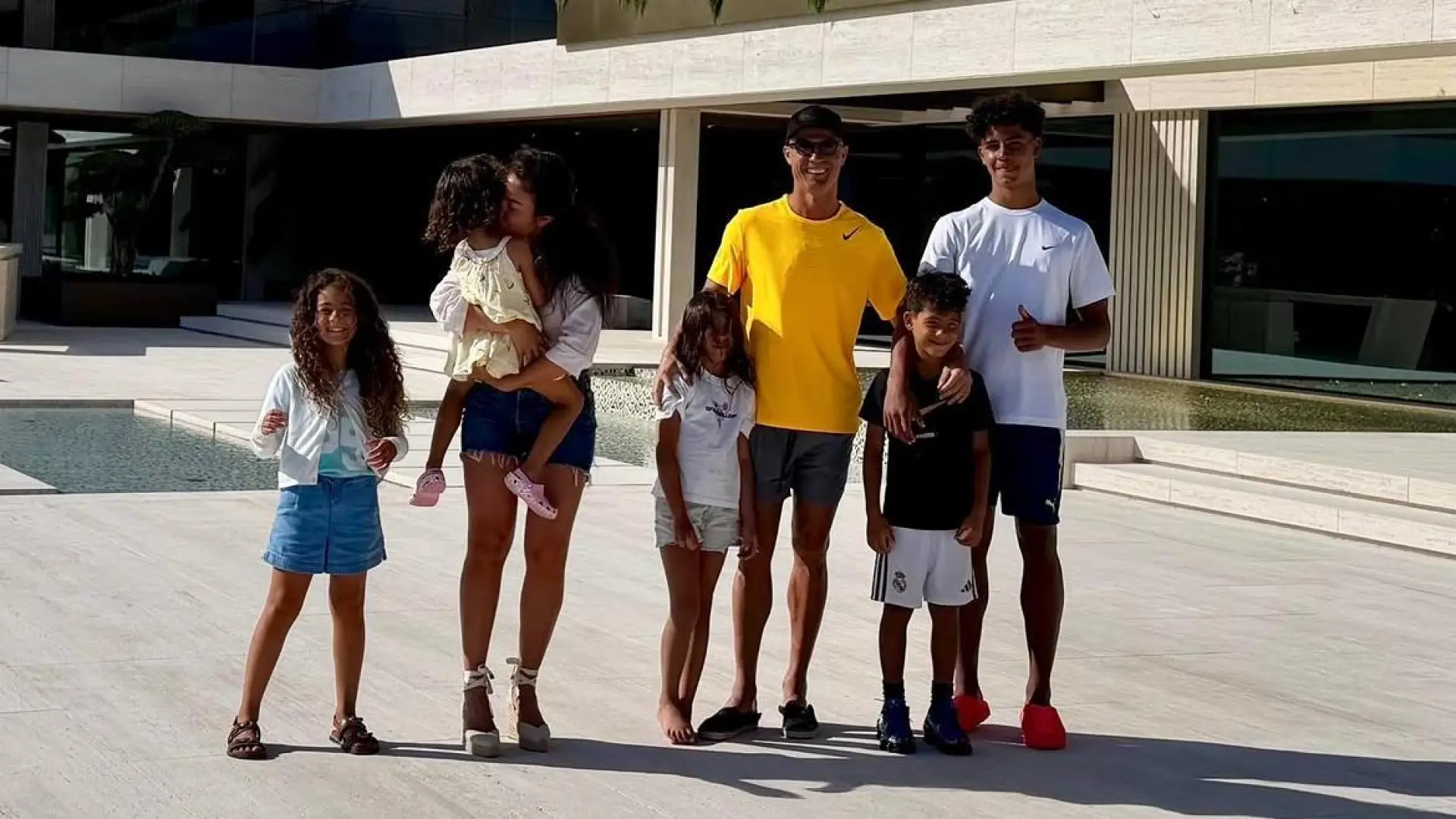 La espectacular vivienda de Cristiano Ronaldo y Georgina Rodríguez con ...