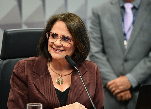 No Senado, conservadores aprovam PDL que dificulta acesso de menores ...