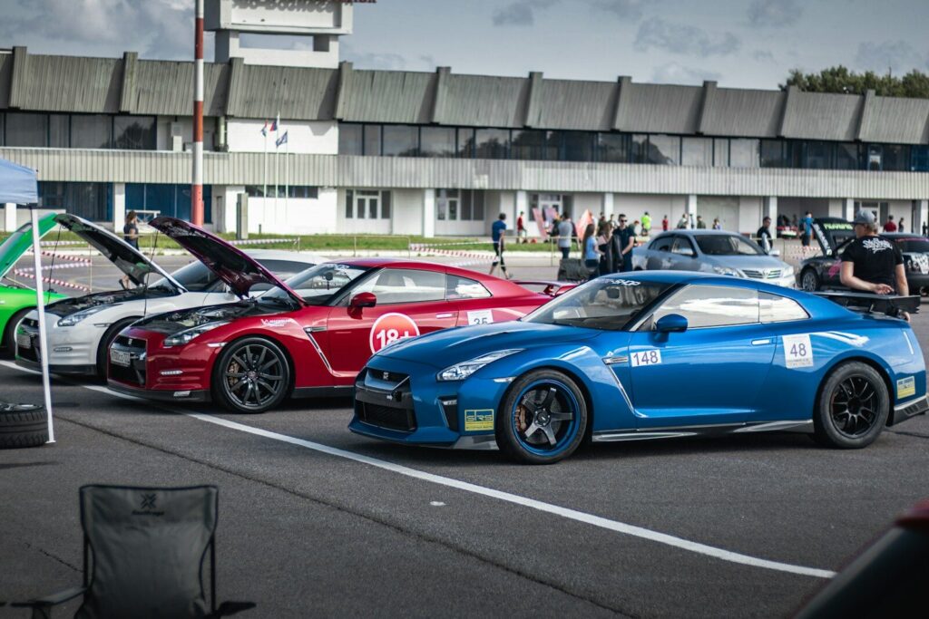 Gas-powered American cars reaching 60 MPH under 3 seconds
