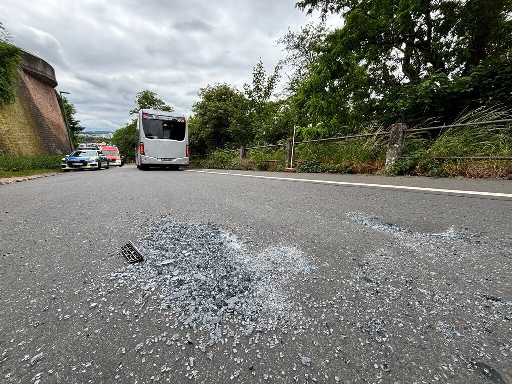 Unfall in der Sickingenstraße in Trier – Busse stoßen zusammen
