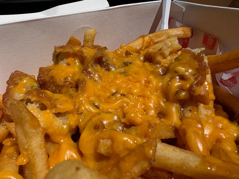 Swensons, Akron Honey partner to create hot honey burger, fries 🍔