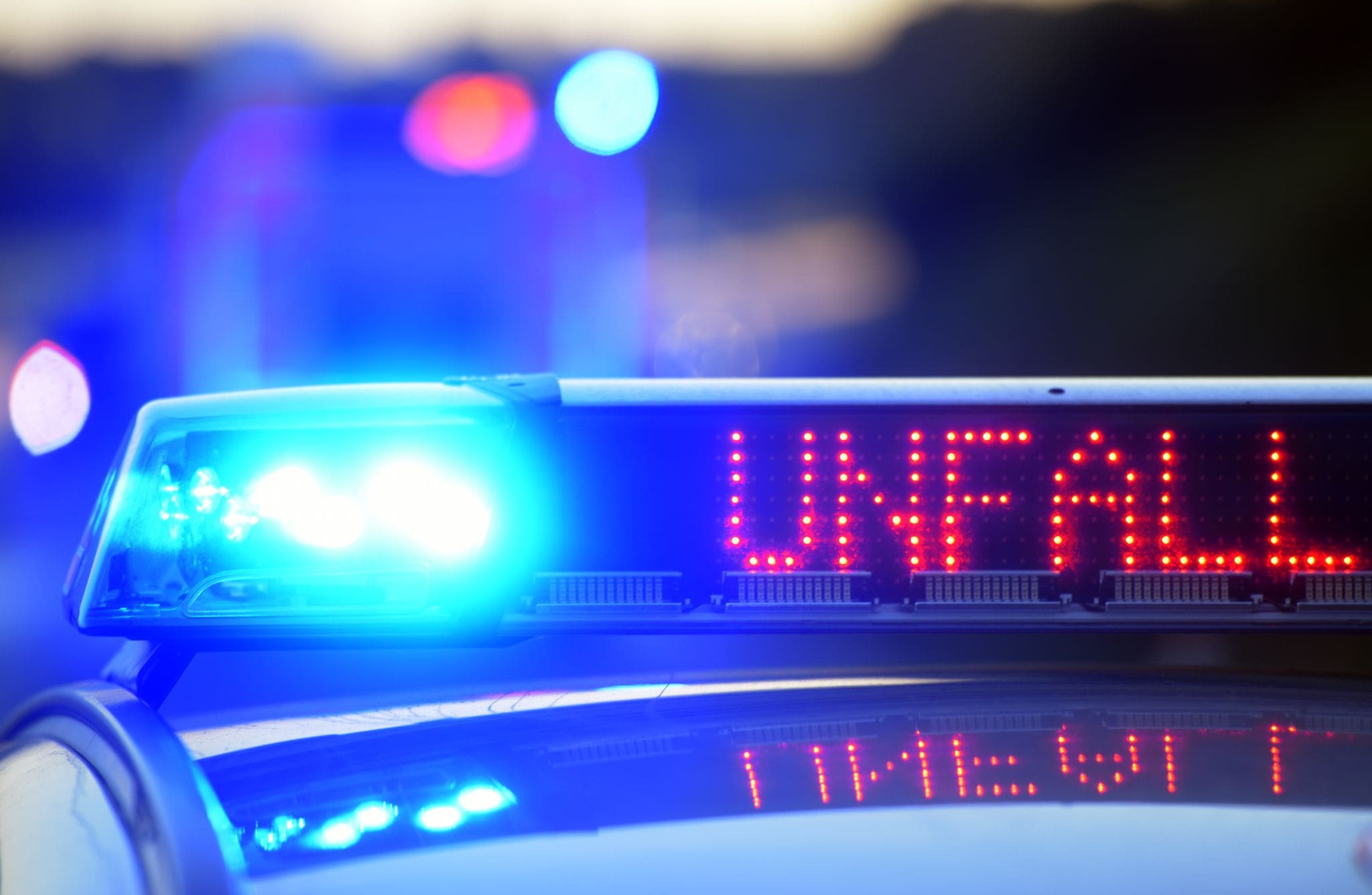 Unfall mit zwei Autos auf B446 bei Holzerode: Insasse im Wagen eingeklemmt