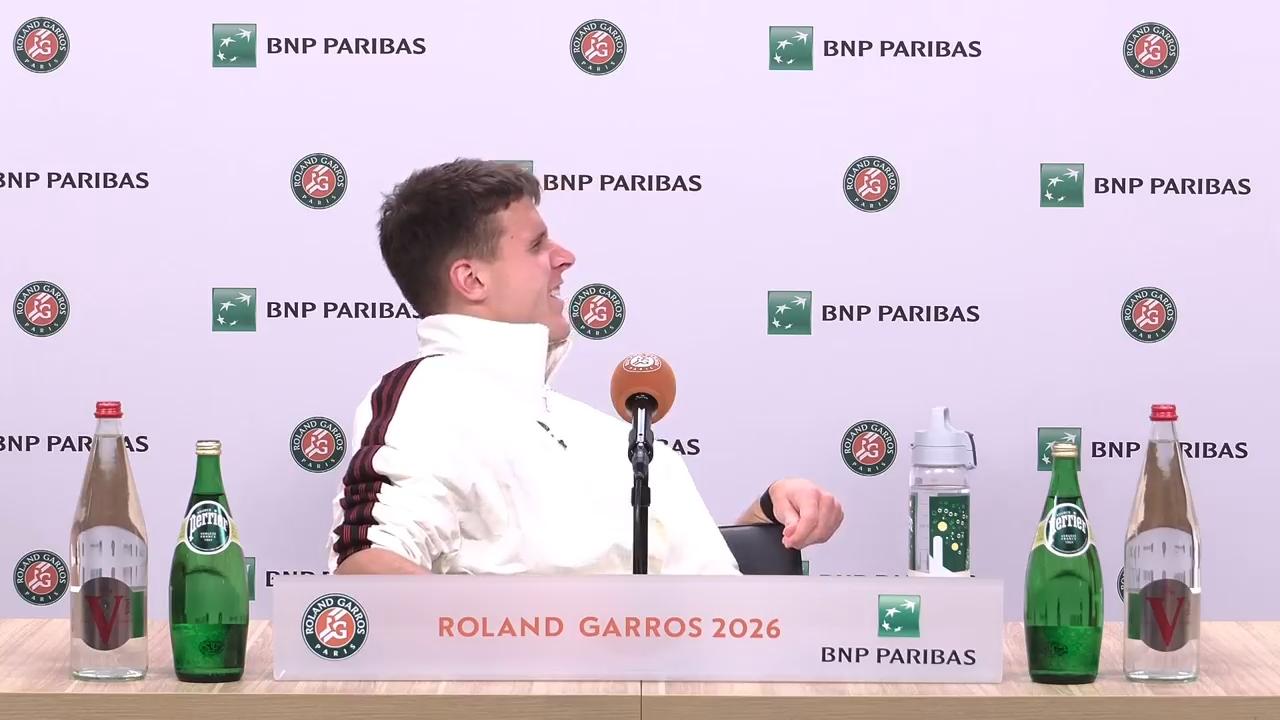 Moment: Ouch! Mensik suffers severe cramp during post-win press conference
